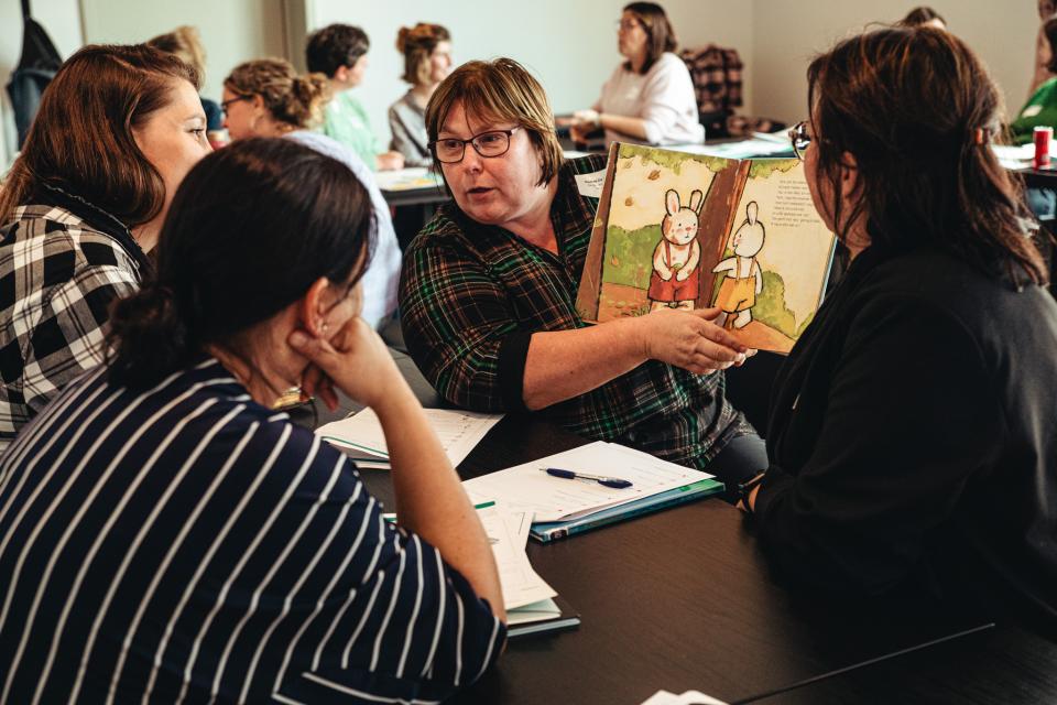 Leerkrachten aan de slag in traject rond interactief voorlezen ...